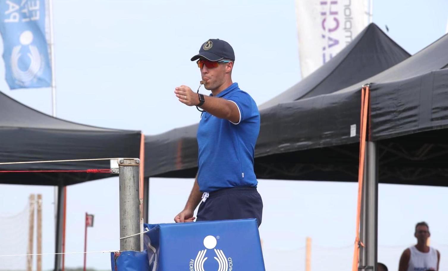 Un arbitro da scudetto: Andrea De Nard dirige la finale di beach - News ...