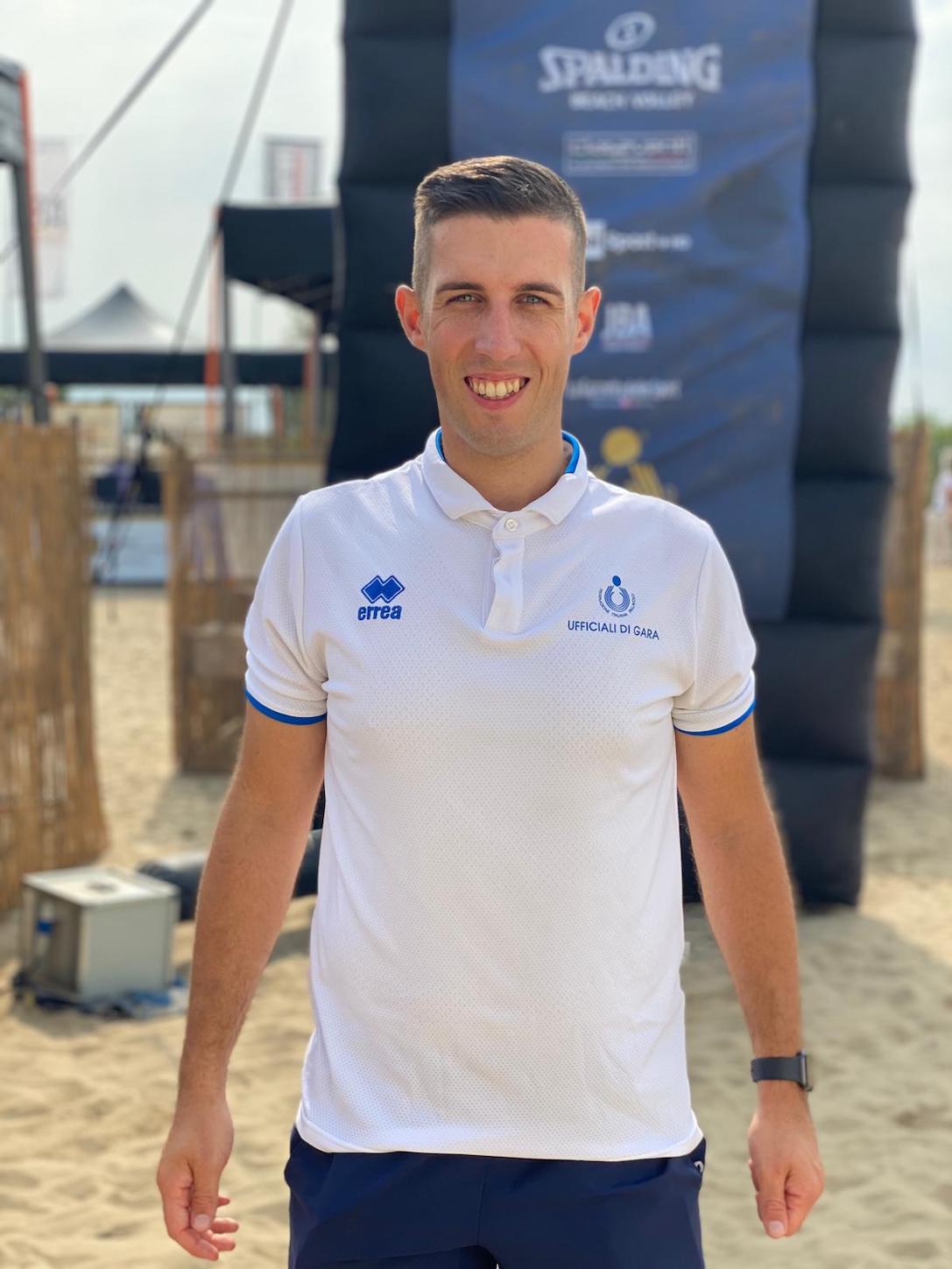 Un arbitro da scudetto: Andrea De Nard dirige la finale di beach - News ...