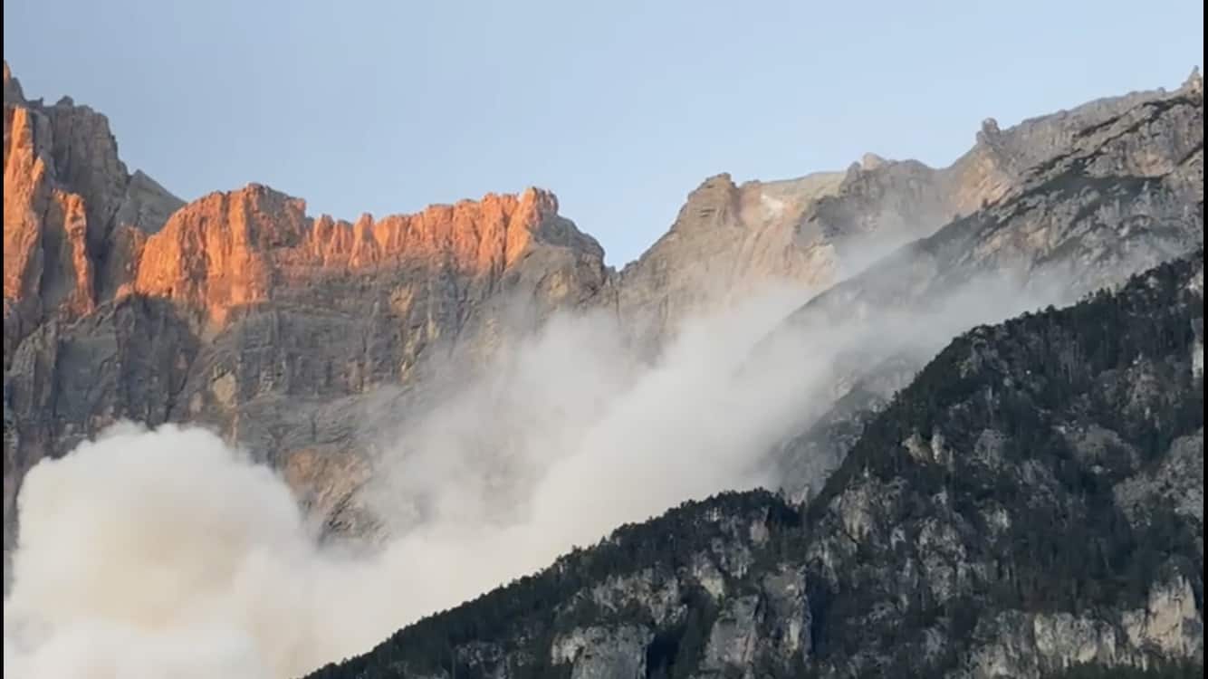 Una nuvola di polvere sopra San Vito, frana di vaste dimensioni sulla ...