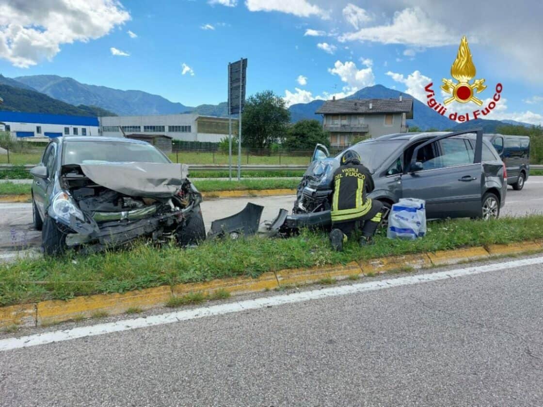 Incrocio maledetto, frontale tra due auto sulla Sp1 bis: cinque i feriti - News In Quota