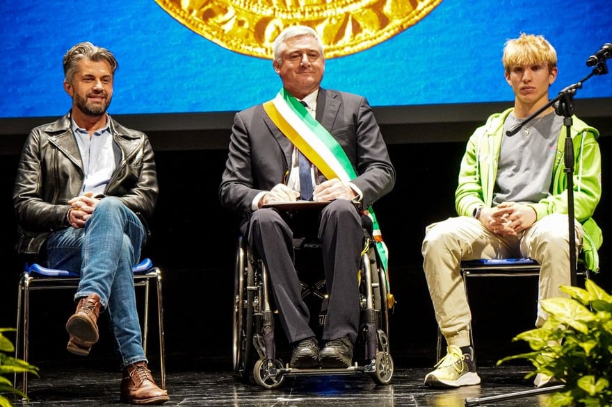 Mirko Bez, l’eroe di Bormio ora ferito nell’incidente di Asiago - News ...