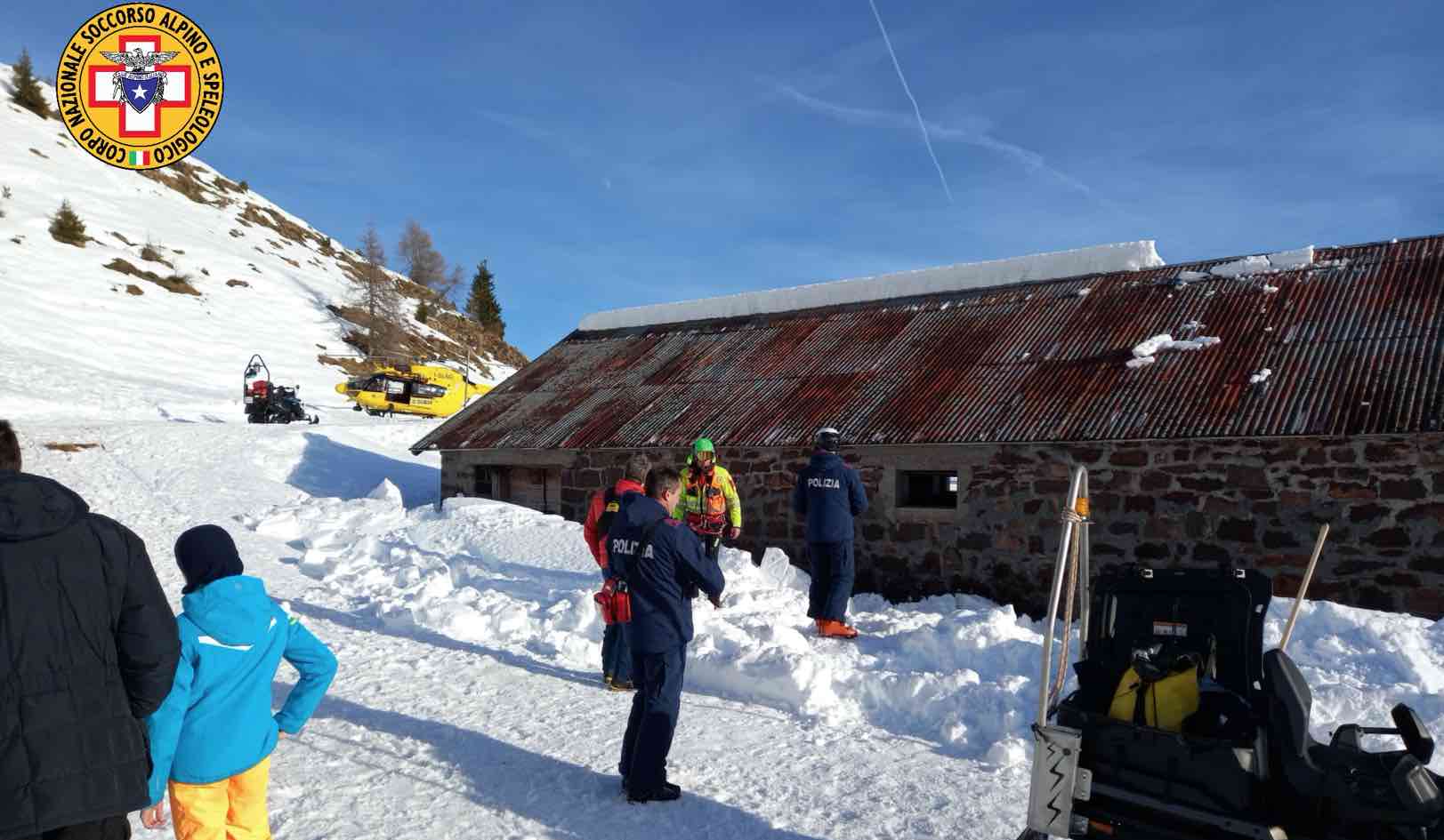 Neve cade dal tetto e sommerge un bambino: illeso - News In Quota