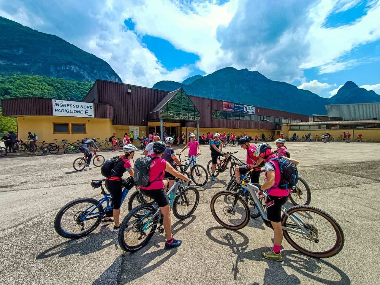 È la settimana del Giro: antipasto per oltre 200 con la “Pedalata rosa ...