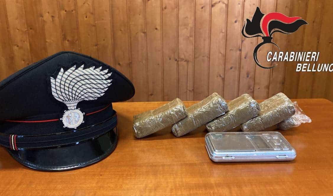 Trovato con mezzo chilo di hashish: incastrato un giovane di Calalzo ...