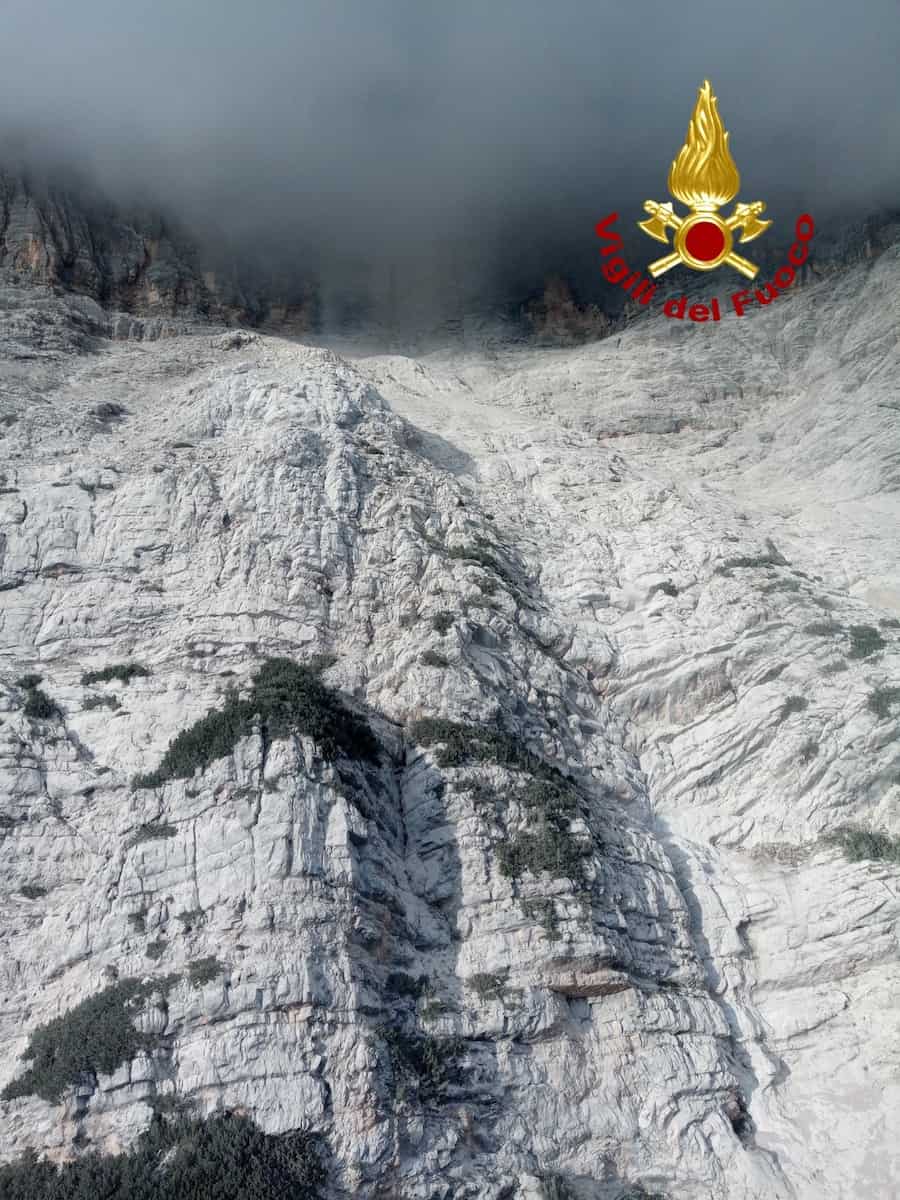 Frana sul Sorapis, dalla Croda Marcora: nuvola di polvere sopra San ...